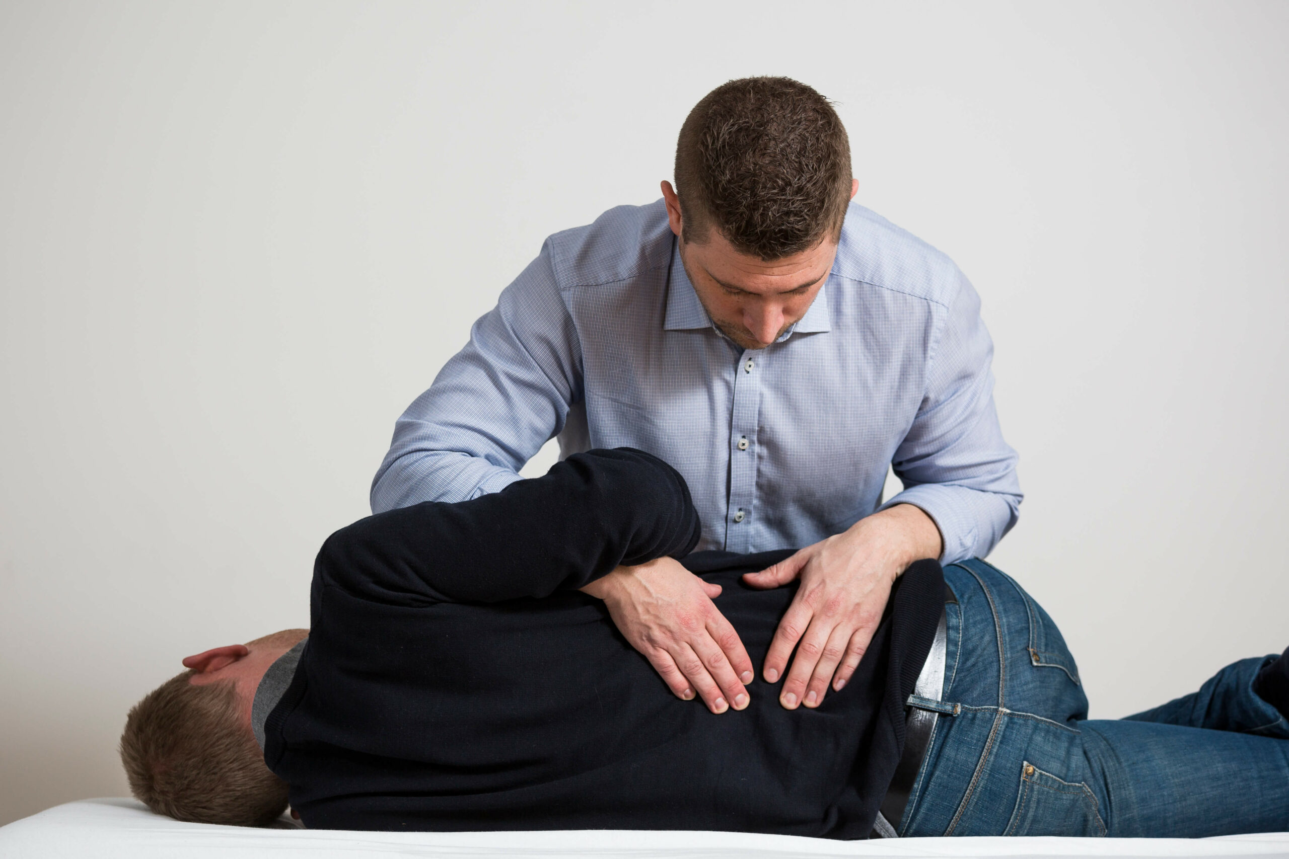 Kink i ryggen » Plutselige ryggsmerter? Årsaker & behandling